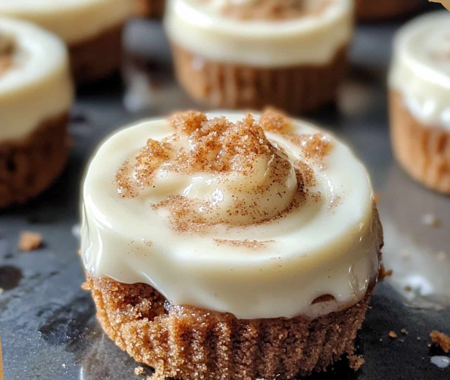 Mini Cinnamon Roll Cheesecakes - Recipe Delice
